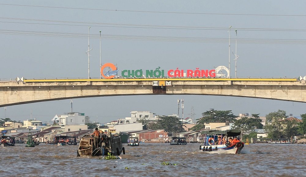 Discovering the Floating Market of Cai Rang